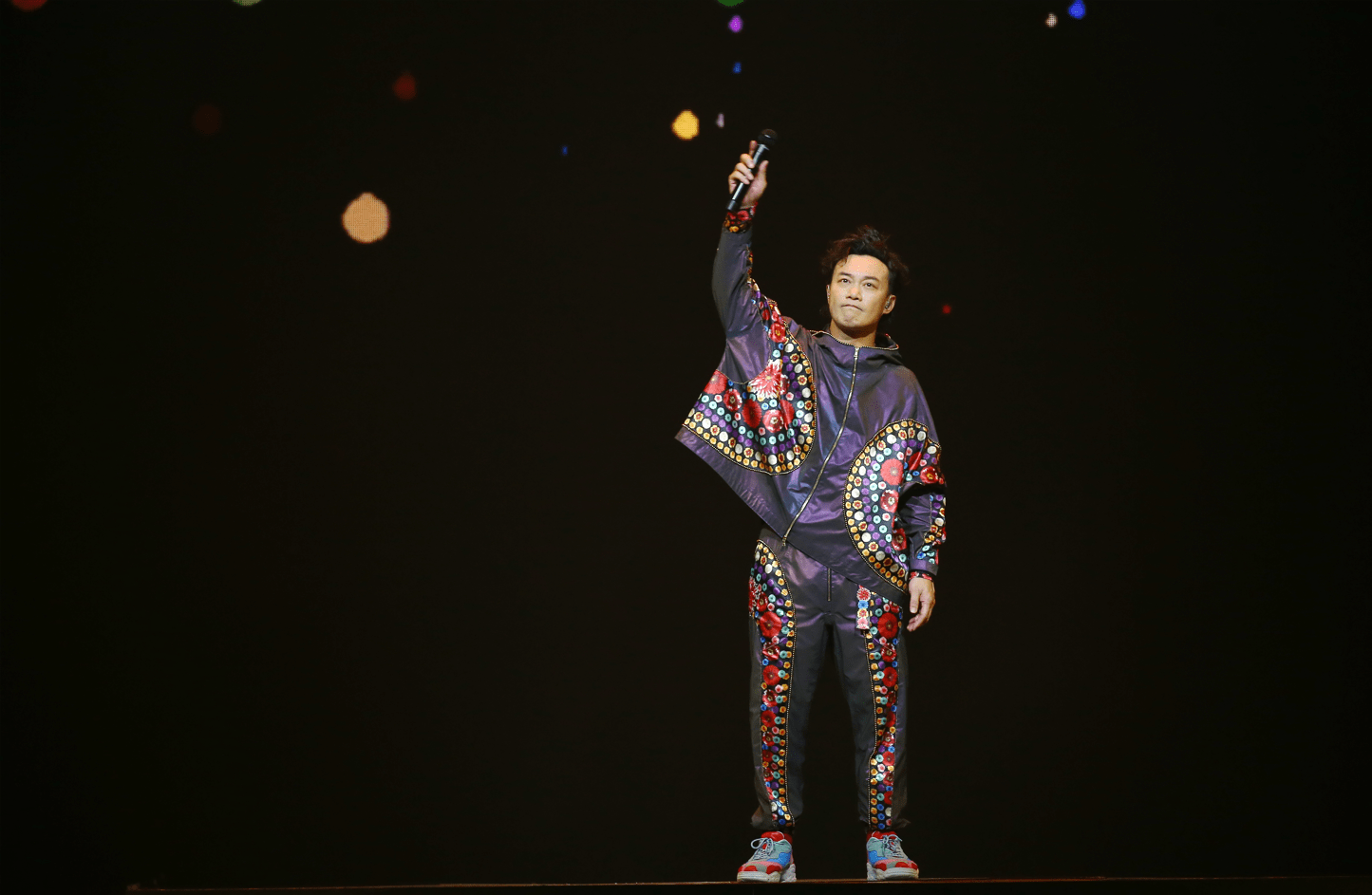 Eason陈奕迅第14场演唱会惊喜清唱《浮夸》，安可后再返场令粉丝满意而归 - 360娱乐，你开心就好