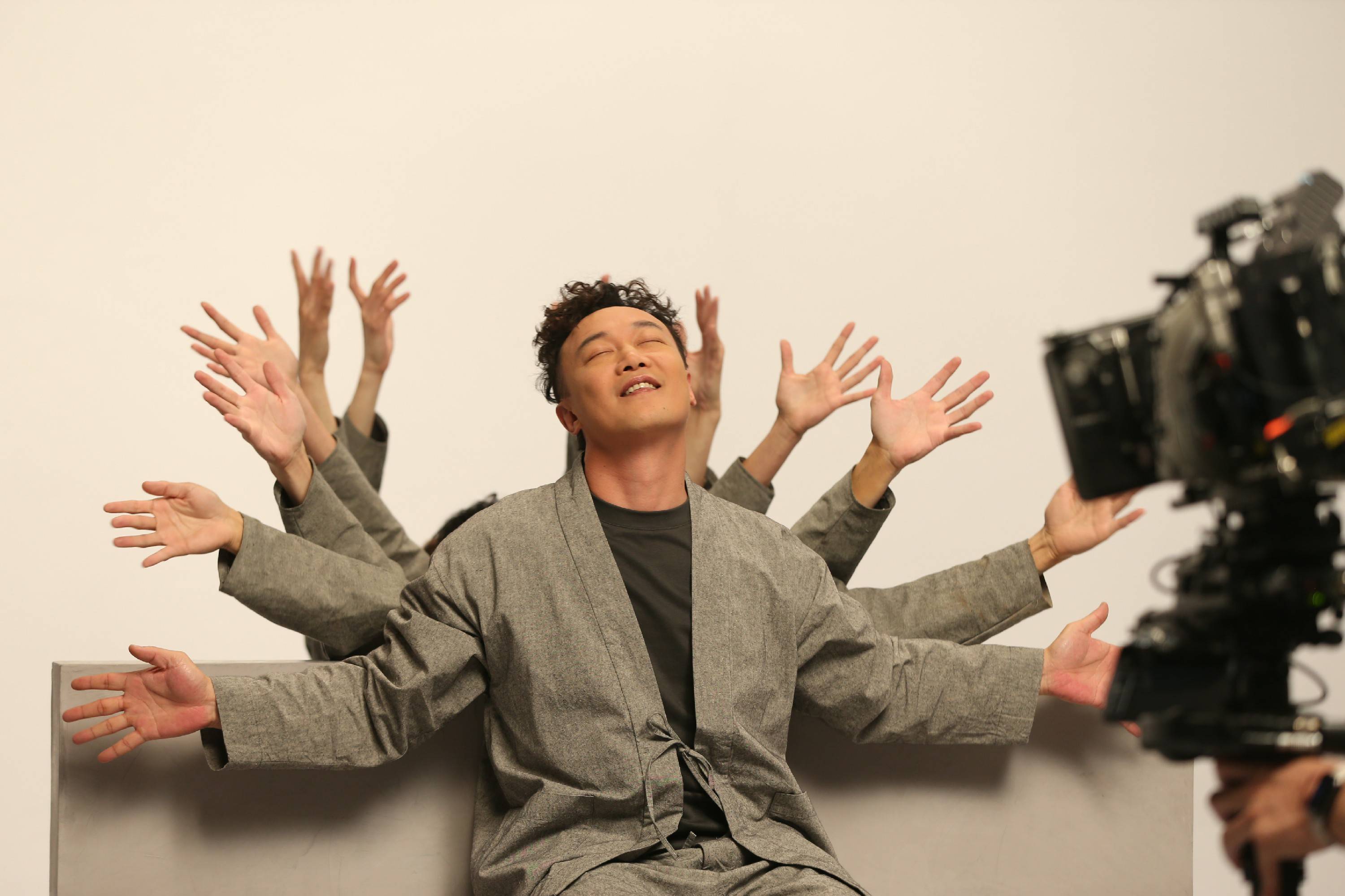 Eason陈奕迅全新歌曲《尘大师》面世 演唱会后闭关修炼酝酿新作 - 360娱乐，你开心就好